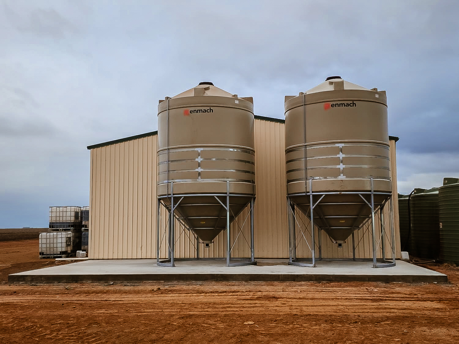 Cone Bottomed Tanks vs. Total Drain Tanks - Enmach